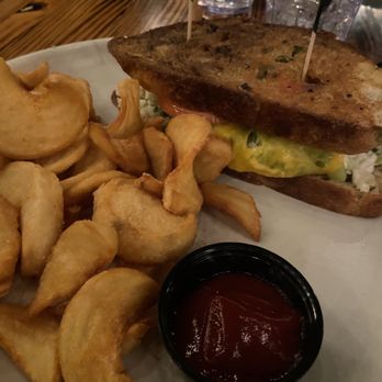 BARNYARD CRAFTHOUSE & EATERY - Updated May 2025 - 373 Photos & 437 ...