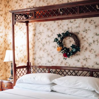 THE GASLIGHT INN - Updated December 2025 - 17 Photos & 19 Reviews - 33 ...