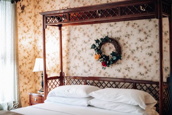 THE GASLIGHT INN - Updated October 2024 - 12 Photos & 18 Reviews - 33 E ...