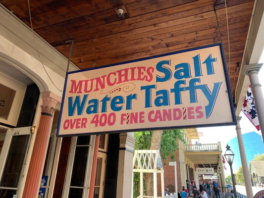 MUNCHIE’S - 111 Photos & 52 Reviews - 122 J St, Sacramento, California ...