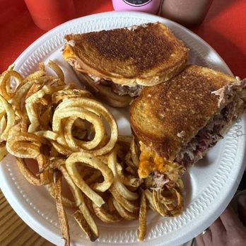 THE PIG OUT INN BARBEQUE - Updated December 2025 - 175 Photos & 237 ...
