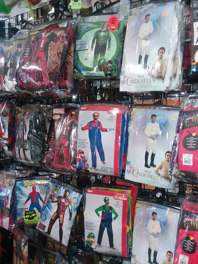 HALLOWEEN EXPRESS - Updated September 2025 - 12 Photos - 500 S 84th St ...