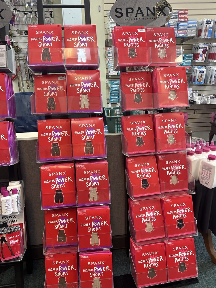 PRETTY PLEASE - Updated October 2025 - 12 Photos & 23 Reviews - 3920 N ...