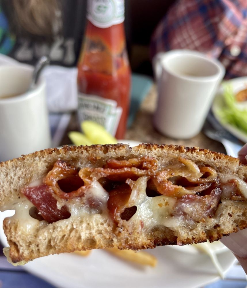 EMBASSY DINER - Updated December 2025 - 324 Photos & 387 Reviews - 4280 ...