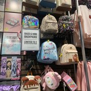 HOT TOPIC - 22 Photos & 38 Reviews - 1640 Camino Del Rio N, San Diego ...