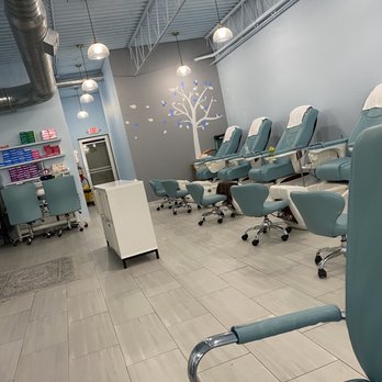 SKY NAIL FACIAL Updated January 2025 47 Photos 24 Reviews 2333 N College Ave Fayetteville Arkansas Nail Salons Phone Number Yelp