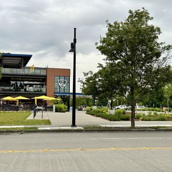 THE LANDING - Updated December 2025 - 98 Photos & 93 Reviews - 828 N ...