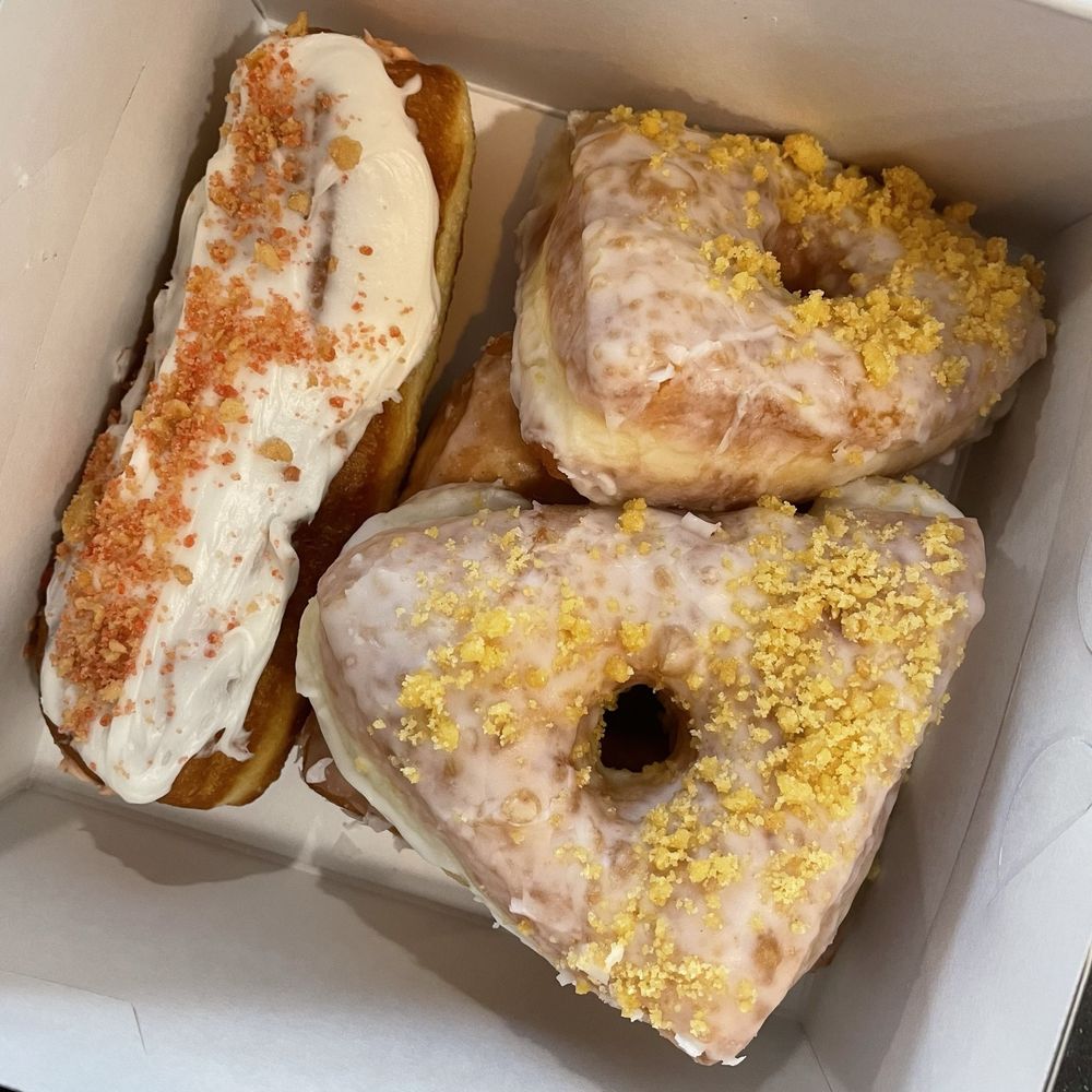 THE DOUGHNUT EXPERIENCE - Updated November 2025 - 1925 Lakeshore Dr ...