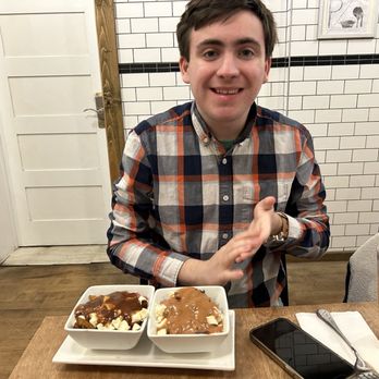 POUTINEVILLE - Updated January 2026 - 177 Photos & 117 Reviews - 1348 ...