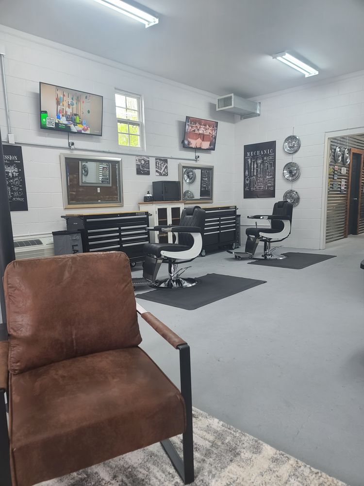 GEARHEADS SCISSOR & SHAVE SHOP - Updated June 2026 - 7283 Nashville St ...