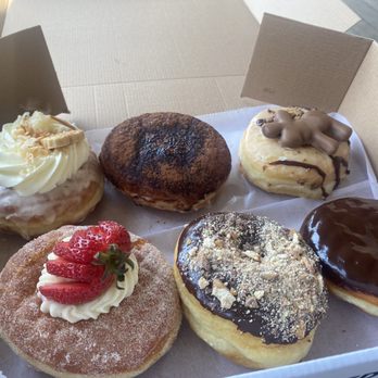 DEVIANT DONUTS - Updated July 2024 - 457 Photos & 183 Reviews - 27 ...