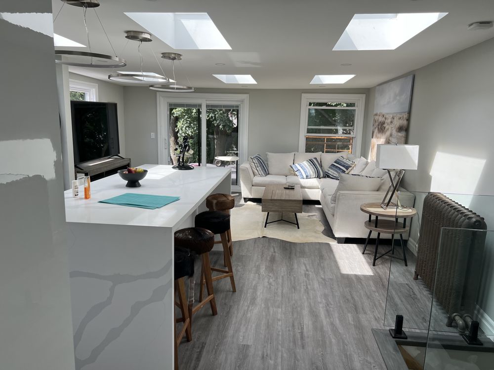 UPPER BEACHES BNB - Updated December 2025 - 10 Photos - 338 Coxwell ...