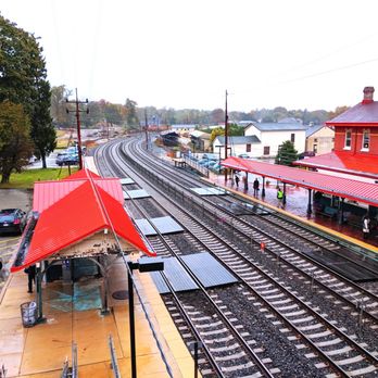 SEPTA: BERWYN STATION - Updated December 2025 - 22 Photos - 115 Cassatt ...