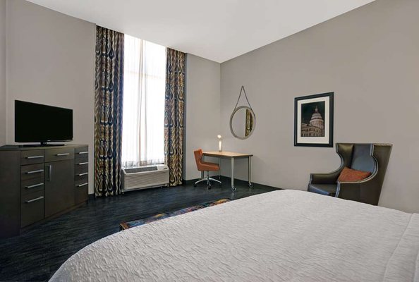 HAMPTON INN & SUITES AUSTIN @ THE UNIVERSITY/CAPITOL - 238 Photos & 135 ...