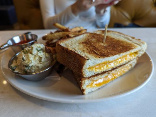 11TH POST ON QUEEN - Updated May 2024 - 20 Photos & 16 Reviews - 135 ...