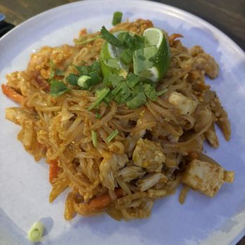 SEA THAI BISTRO - Updated July 2025 - 664 Photos & 633 Reviews - 2350 ...