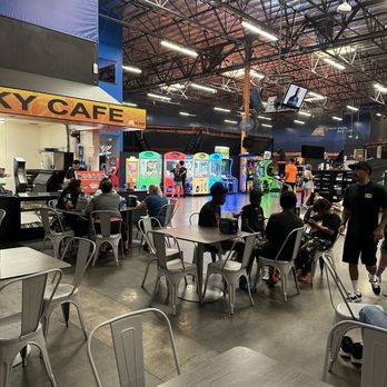 SKY ZONE TRAMPOLINE PARK - Updated July 2025 - 214 Photos & 563 Reviews ...