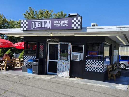 DOGTOWN - Updated January 2026 - 179 Photos & 171 Reviews - 664 New ...