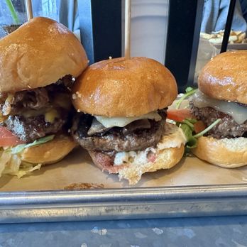 BURGER BENCH - Updated June 2025 - 150 Photos & 68 Reviews - 230 Main ...