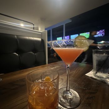 THREE ROSES TAVERN - Updated March 2025 - 38 Photos & 25 Reviews - 117 ...