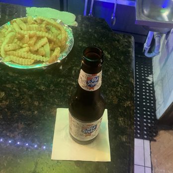 SNICKERS BAR & GRILL - Updated December 2025 - 135 Photos & 273 Reviews ...