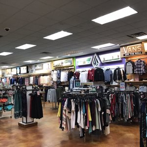 LOWENTHAL FURRIERS - 4097 Virginia Beach Blvd, Virginia Beach, Virginia ...