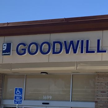 GOODWILL STORE & DONATION CENTER - Updated October 2025 - 50 Photos ...