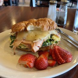 EPICURE CAFÉ - Updated December 2025 - 265 Photos & 252 Reviews - 2005 ...