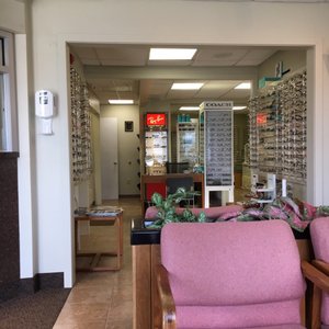 RHODE ISLAND EYE INSTITUTE - 36 Photos & 76 Reviews - 150 E Manning St ...