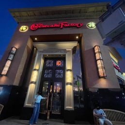 THE CHEESECAKE FACTORY - Updated July 2025 - 1733 Photos & 1521 Reviews ...