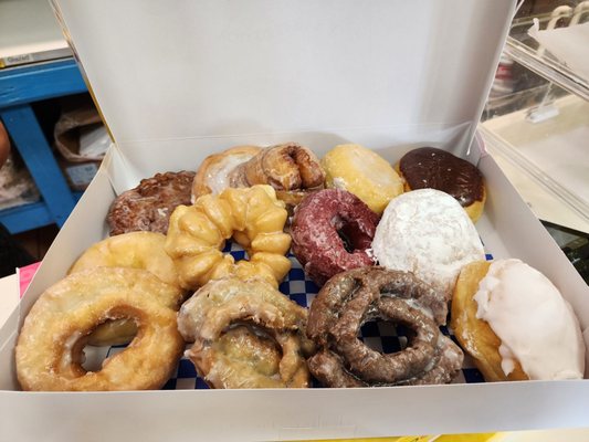 DIXIE DREAM DONUTS - Updated December 2025 - 25 Photos & 13 Reviews ...