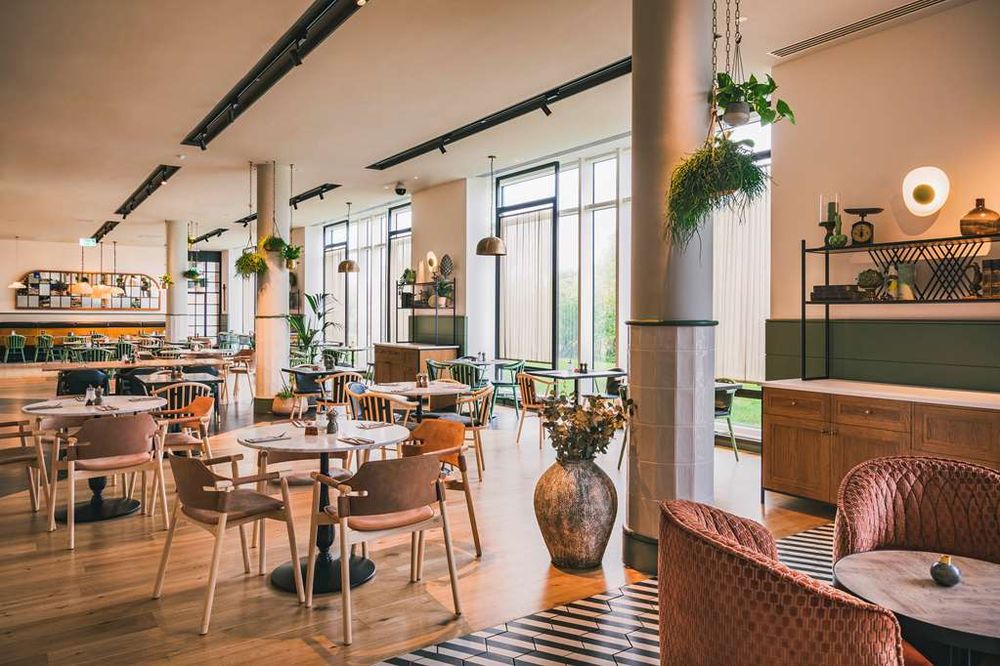 HILTON READING - Updated February 2025 - 125 Photos & 11 Reviews ...