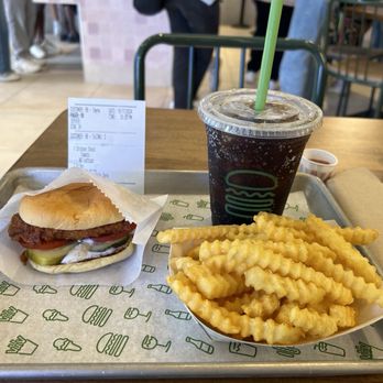 SHAKE SHACK - Updated April 2025 - 161 Photos & 51 Reviews - 10 Dundas ...