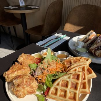 OHIRU CAFE - Updated June 2024 - 148 Photos & 52 Reviews - 370 College Street, Toronto, Ontario ...