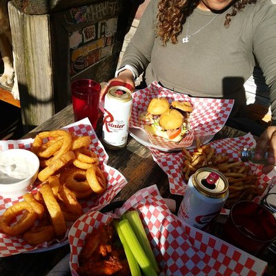 LINDA’S TAVERN - 168 Photos & 605 Reviews - Bars - 707 E Pine St ...