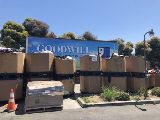 GOODWILL OF SILICON VALLEY - 34 Photos & 65 Reviews - Thrift Stores ...