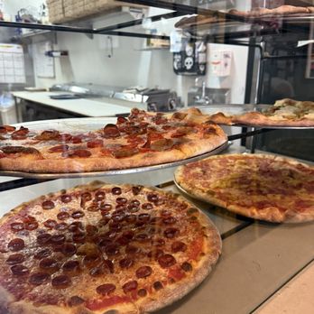 LOOSIES PIZZA - Updated April 2025 - 168 Photos & 202 Reviews - 300 E ...