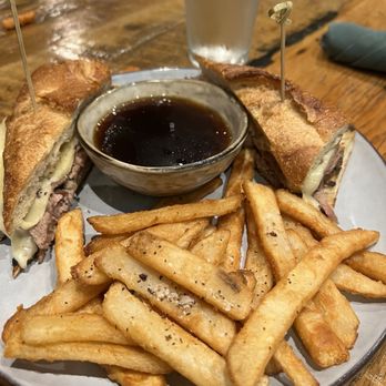 THE TRADEWINDS PUB - Updated May 2025 - 105 Photos & 84 Reviews - 1041 ...