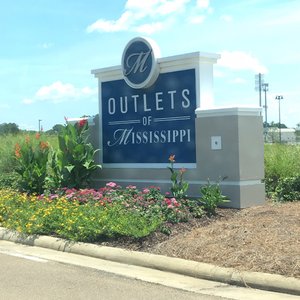 OUTLETS OF MISSISSIPPI - 102 Photos & 20 Reviews - 200 Bass Pro Dr ...