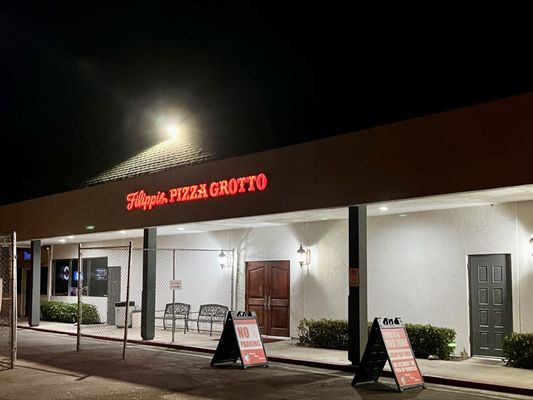 FILIPPI’S PIZZA GROTTO SCRIPPS RANCH - Updated April 2025 - 1128 Photos ...