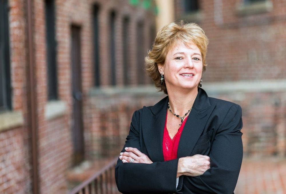 JODI PERRY - CAPITAL BANK - Updated March 2024 - 17 Photos - 4031 ...