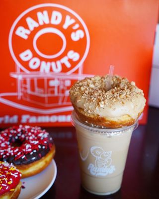RANDY’S DONUTS - Updated January 2025 - 556 Photos & 392 Reviews (3.3 ...