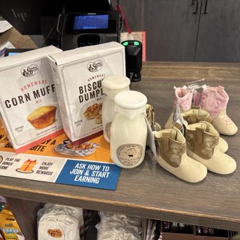 CRACKER BARREL OLD COUNTRY STORE - Updated June 2025 - 522 Photos & 300 ...