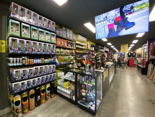 OFF YA TREE - Updated December 2025 - 48 Photos - 47 Oxford St ...