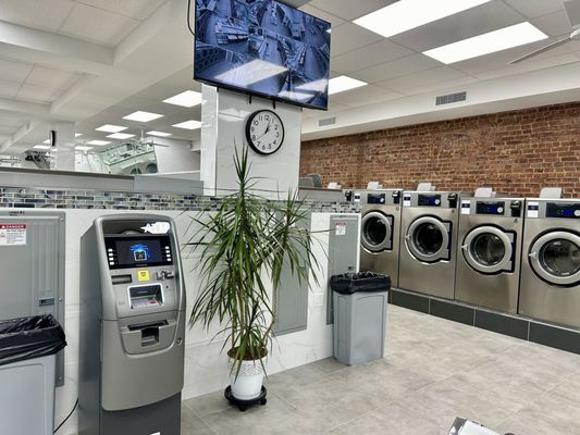 CLEAN FRESH LAUNDROMAT - Updated May 2024 - 14 Photos - 4484 Broadway ...