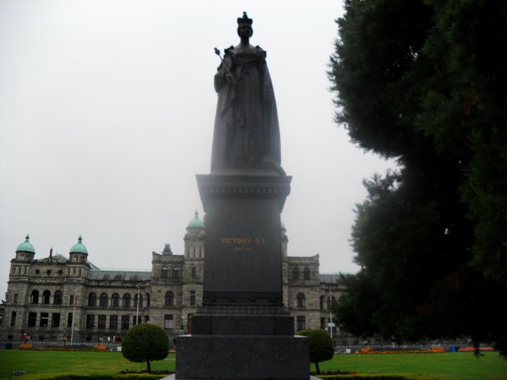 QUEEN VICTORIA STATUE - Updated January 2025 - 501 Belleville Street ...