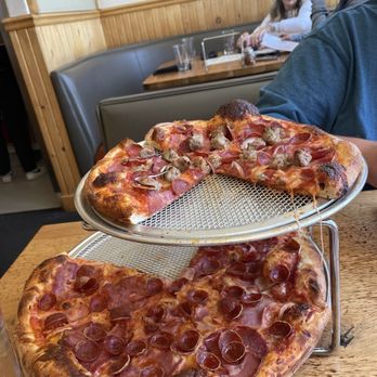 WHITECAPS PIZZA - Updated October 2025 - 579 Photos & 937 Reviews ...