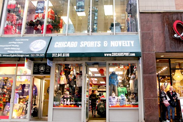 CHICAGO SPORTS & NOVELTY - 21 Photos & 19 Reviews - 332 N Michigan Ave ...