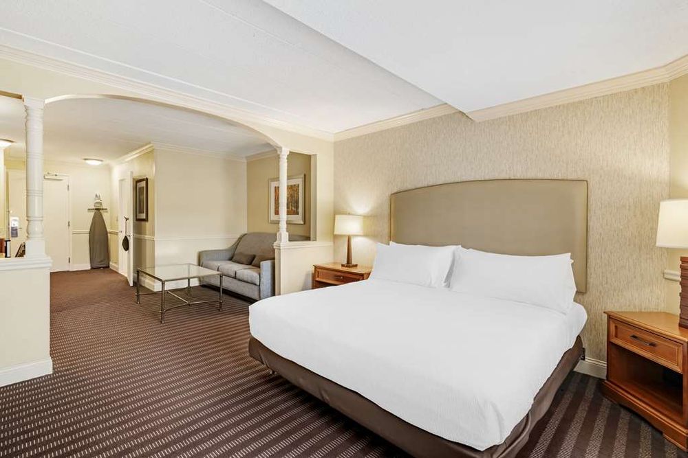 BEST WESTERN SPRINGFIELD - Updated September 2024 - 93 Photos - 818 ...