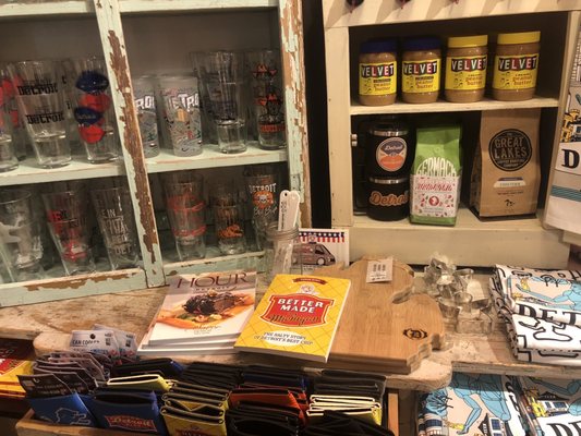 THE DETROIT SHOPPE - 31 Photos & 26 Reviews - 2800 W Big Beaver Rd ...